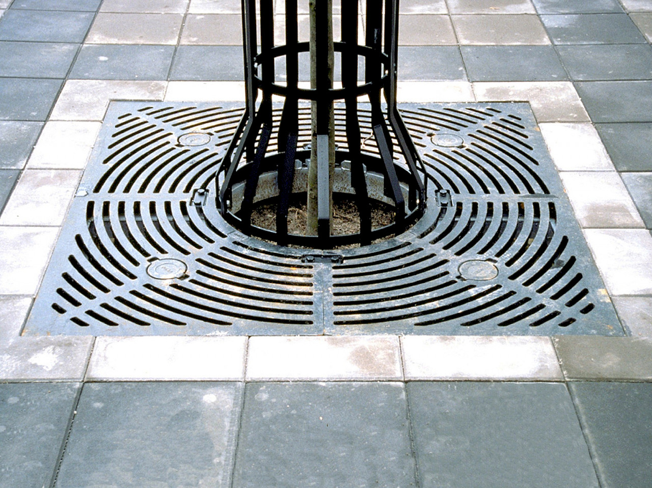 Markgaller i gjutjärn | Tål upp till 12 ton last | Nola®