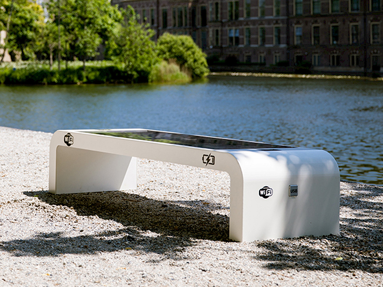 Smart Solar Bench | Nola®
